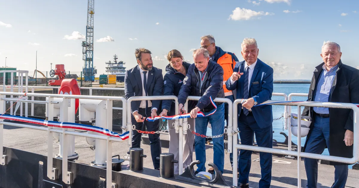 Au port de Brest, le nouveau bateau-porte inauguré | Brest métropole